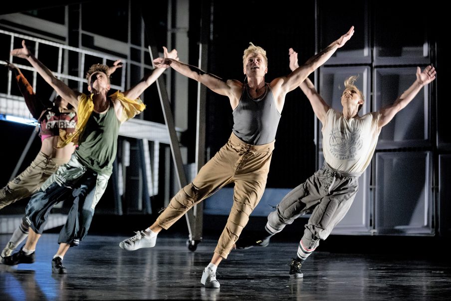 West Side Story er en hæsblæsende velsmurt karruseltur - Iscene West Side Story er en hæsblæsende velsmurt karruseltur - Iscene