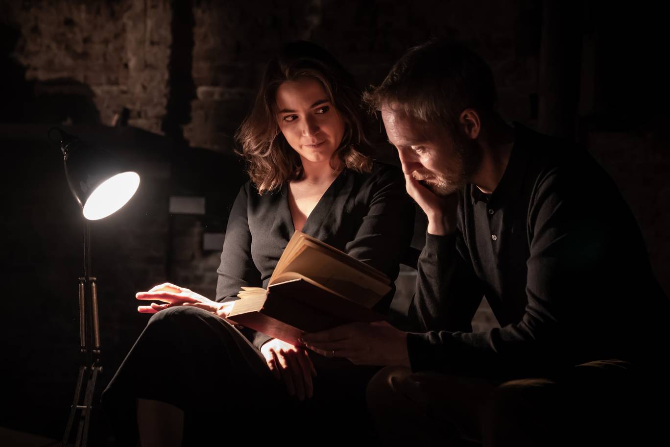 LONDON: Bevægende nyopsætning af Tjekhovs Tre Søstre om tre kvinders ...