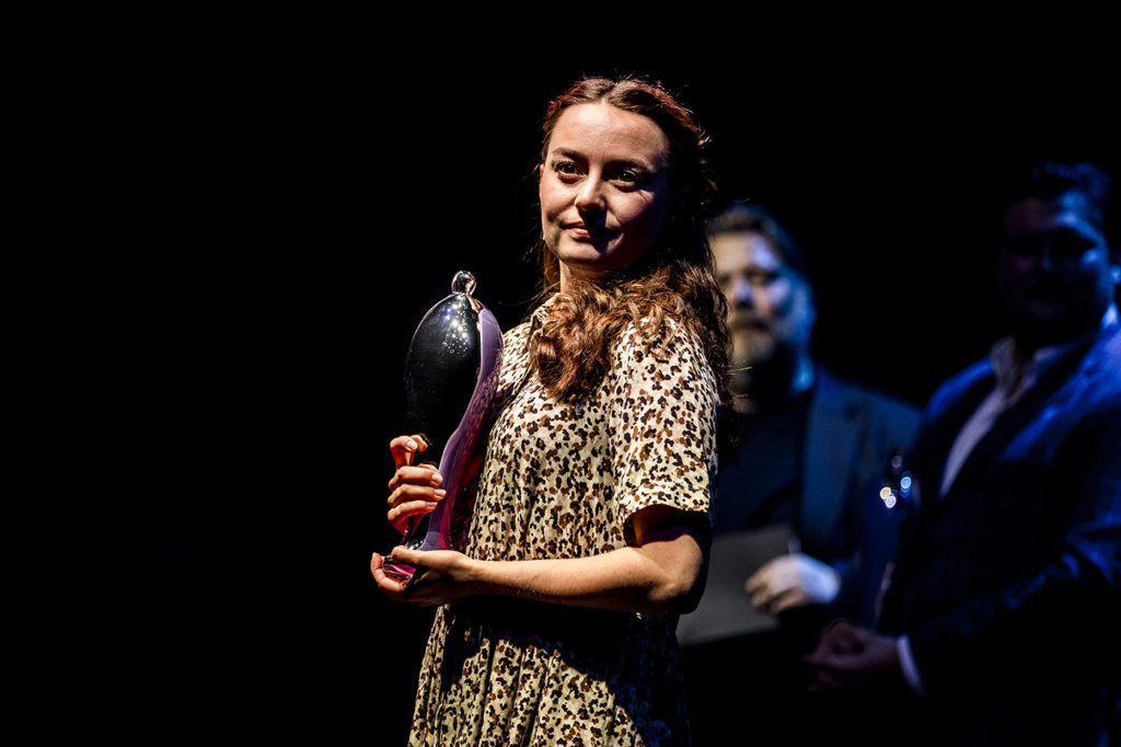 Her er Årets Reumert Talentpriser 2019 - Iscene