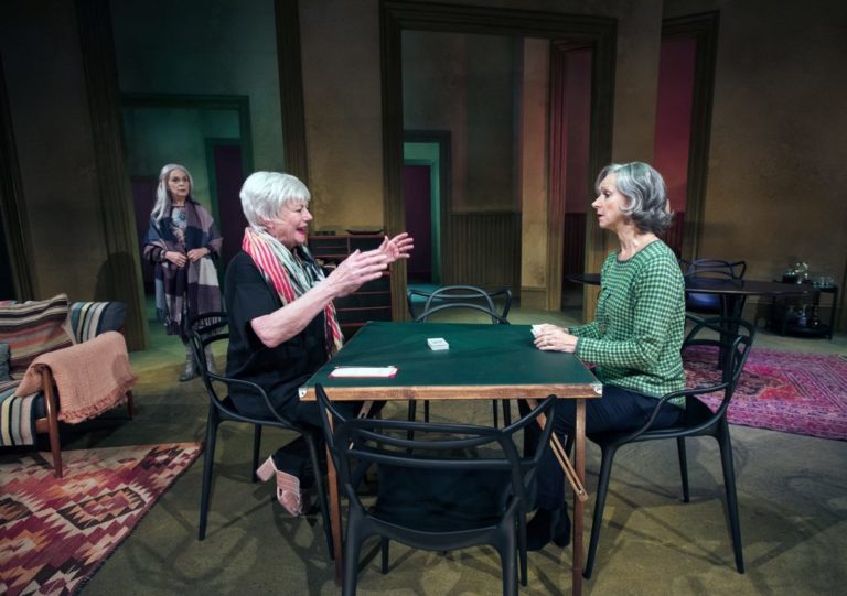Komedie om alderdom mangler kant - Iscene