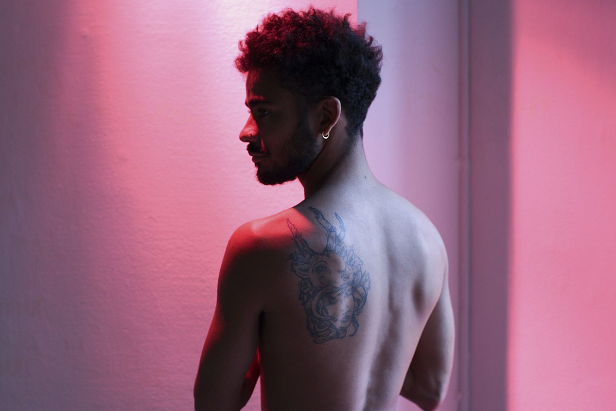 Han spiller verdens største feminist – Interview med Malik Grosos om ...