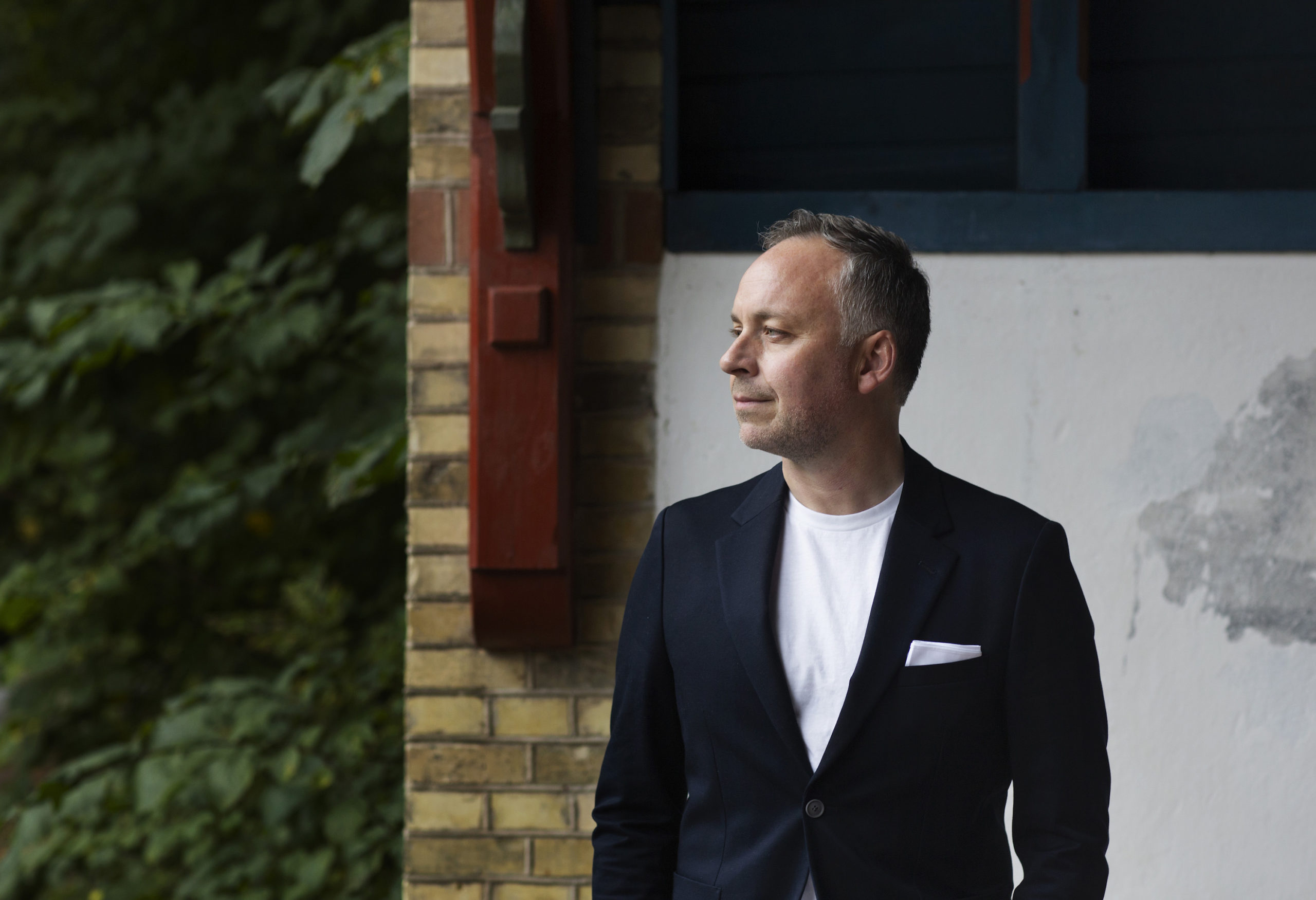 Jakob Engmann fortsætter fire år mere på BaggårdTeatret - Iscene