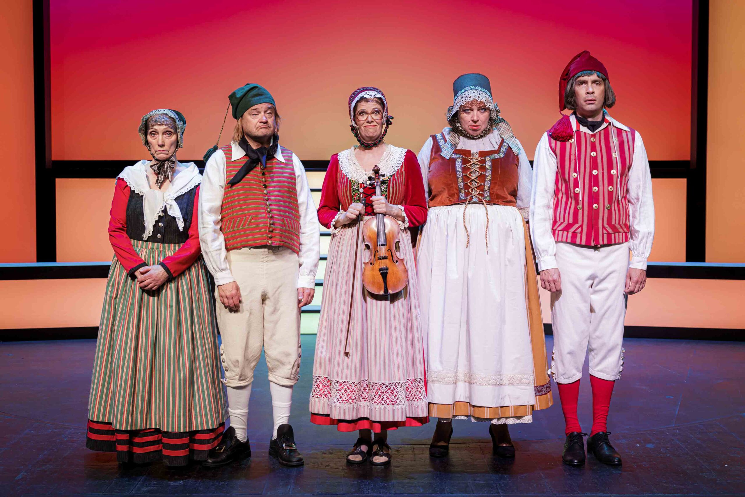 Revykøbing-Nykøbing Falster Revyen 2023 - overlegen, original elegance ...