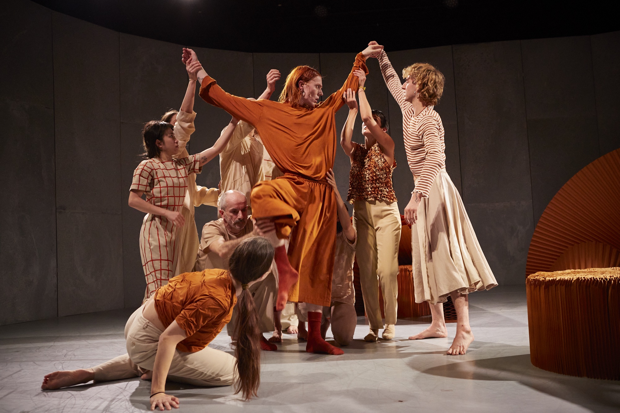 Køter – en lækkerbisken af bevægelse og design - Iscene