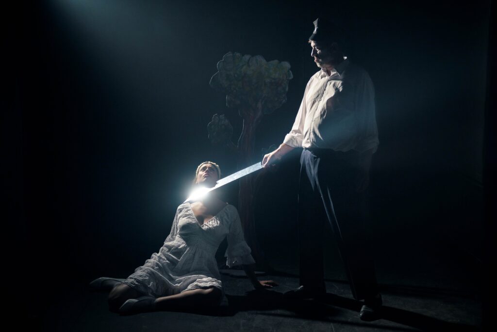 Mordforsøg på Snehvide har potentiale til at blive magisk - Iscene