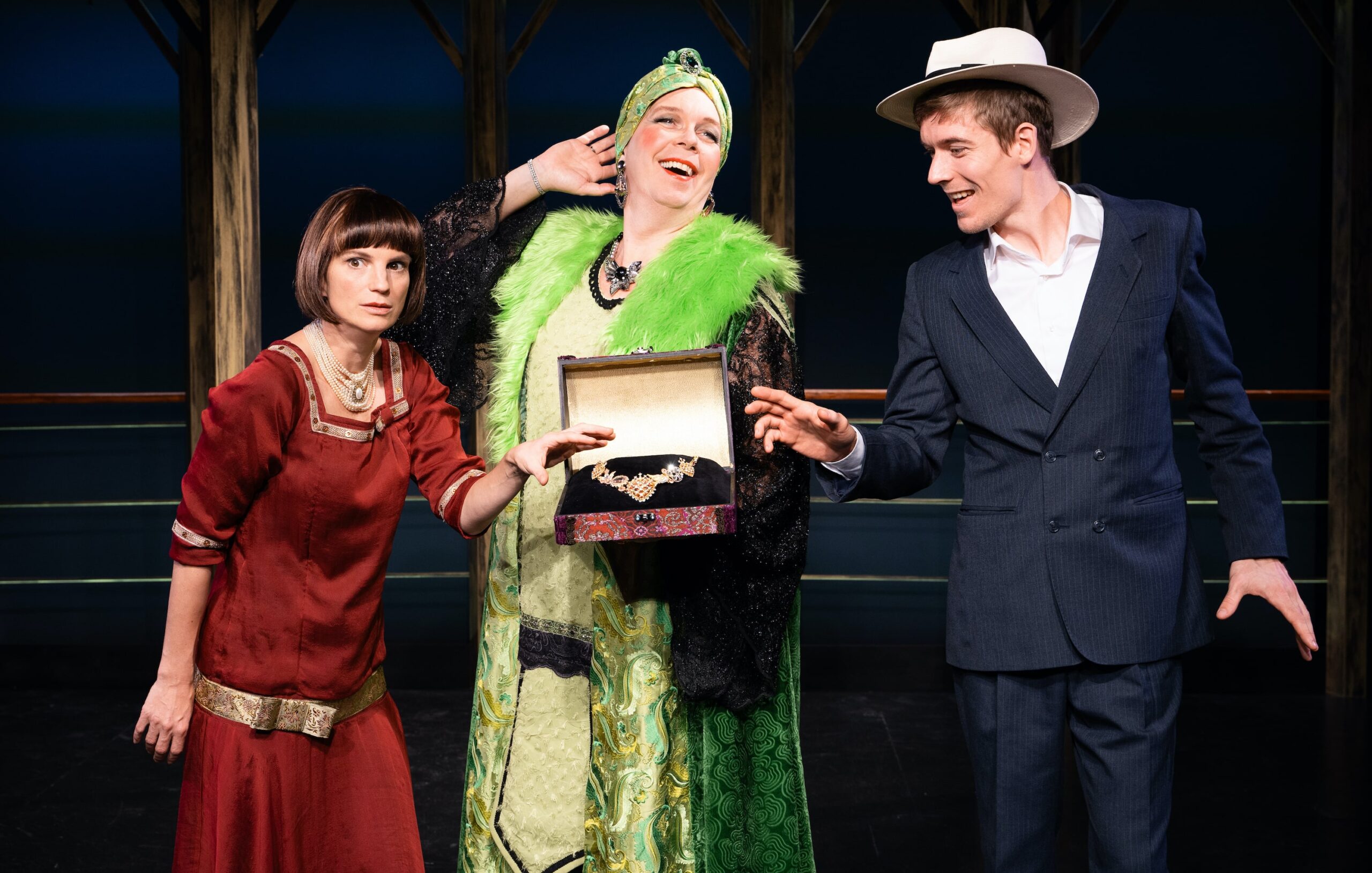Gentlemantyven Lupin - charmerende og svært underholdende farce - Iscene