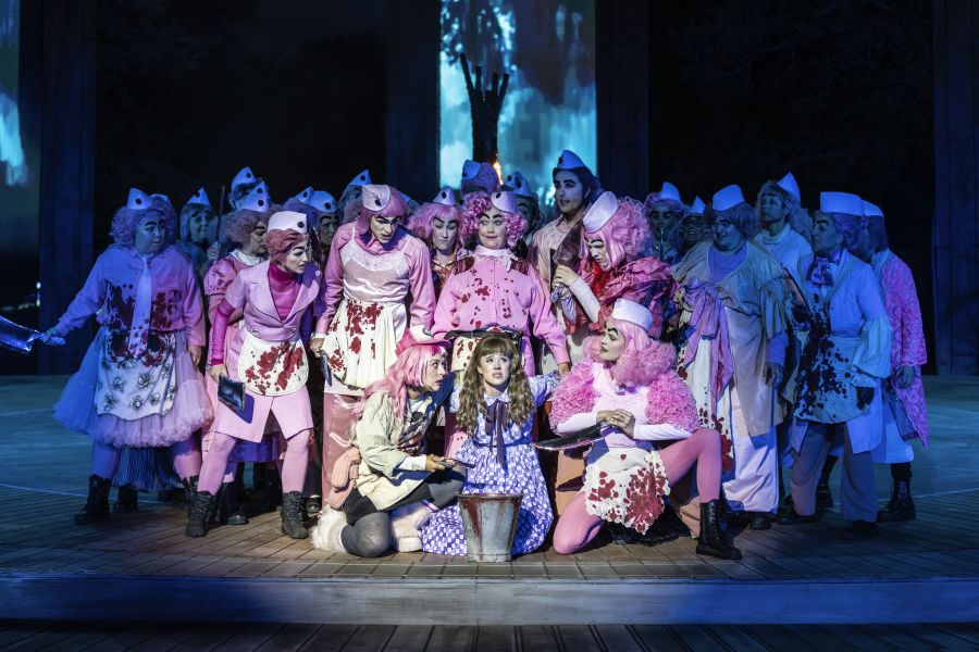 Snedronningen - friskt, farverigt pust i Dyrehaven - Iscene