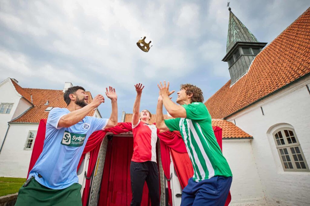 Shakespeares samlede værker - herligt morsom version under åben himmel ...